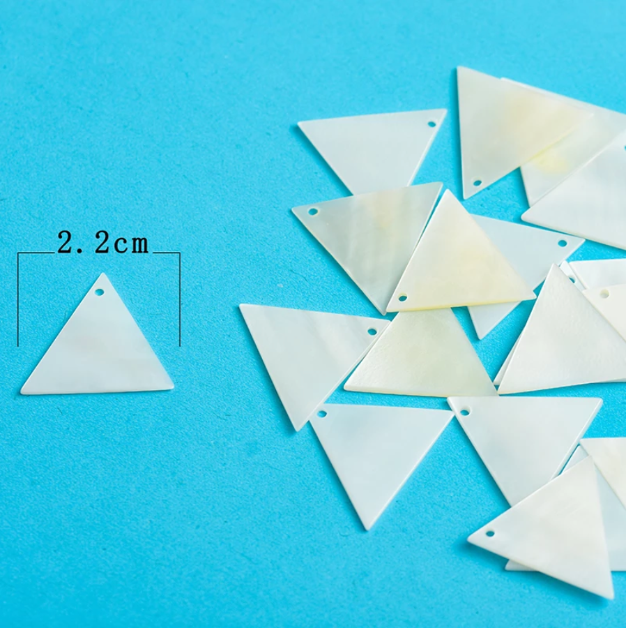 Triangle Shell Centerpieces 22x19mm – Ella & Co. Wholesale